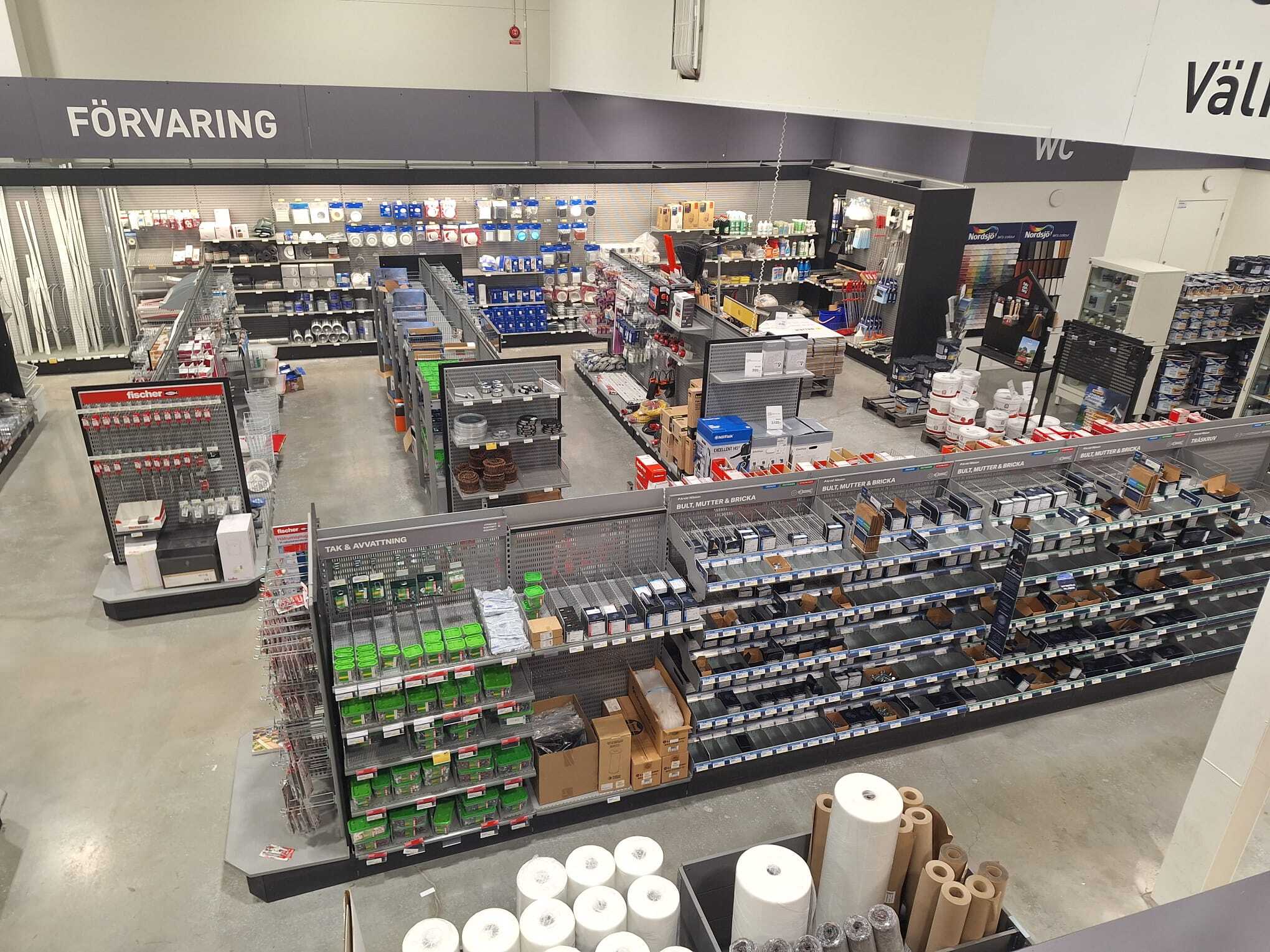 Instore photo - Hardware Association